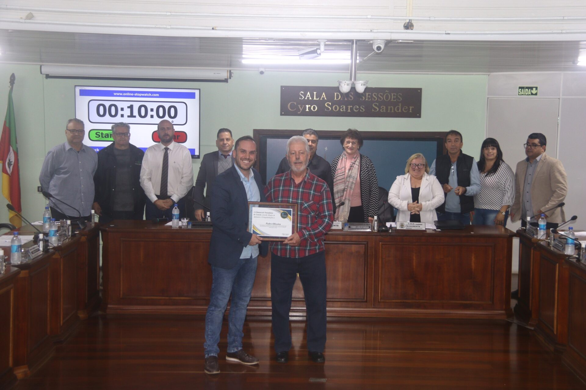 Felipe Caputo realiza entrega de Moção de Aplausos para Pedro Oliveira ...