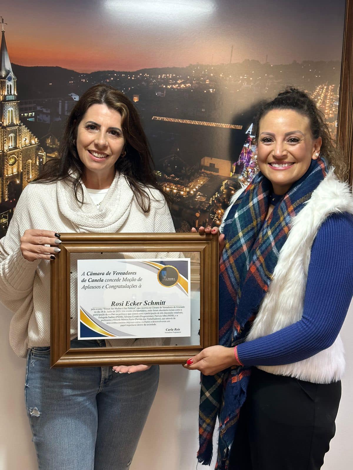Vereadora Carla Reis entrega Moção de Aplausos à Rosi Ecker Schmitt por ...