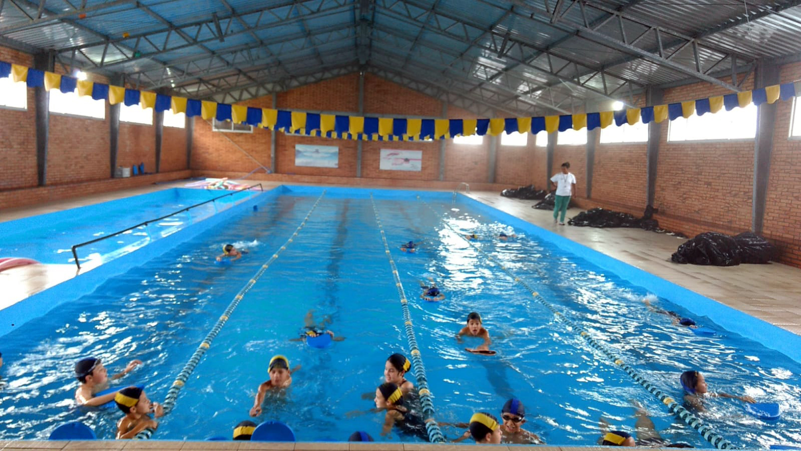 Falta de funcionários pode paralisar natação e outros projetos na ...