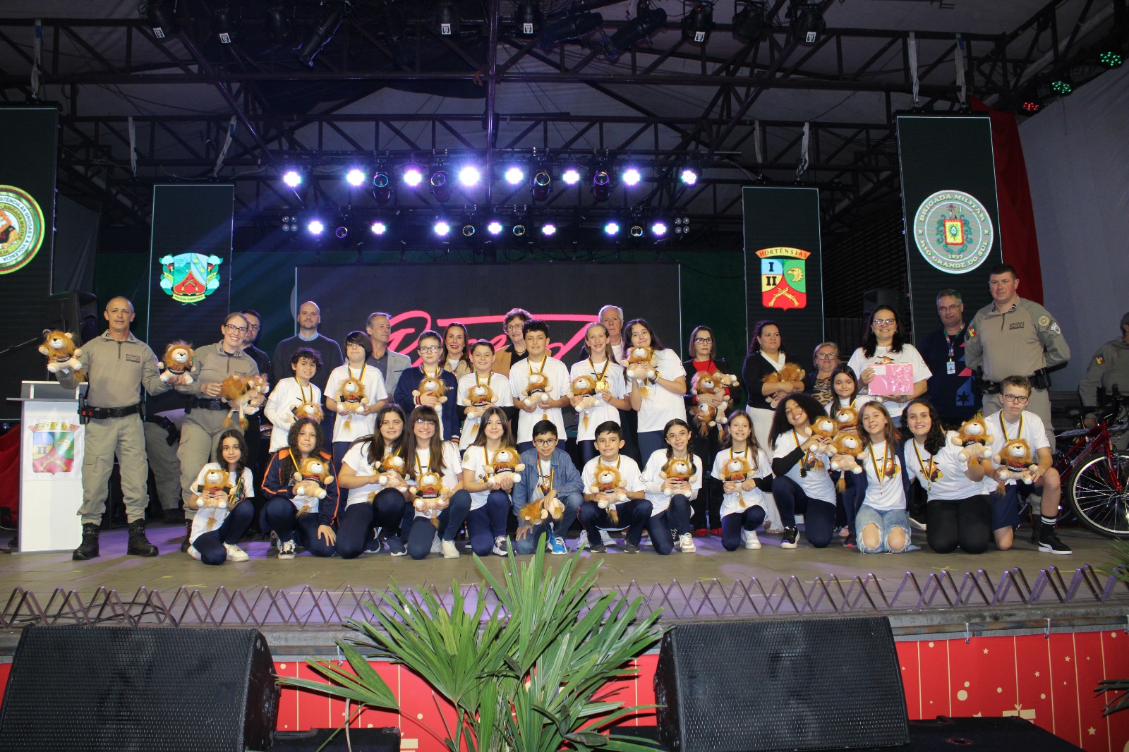 Brigada Militar de Canela realiza formatura de 450 alunos do Proerd | Portal da Folha